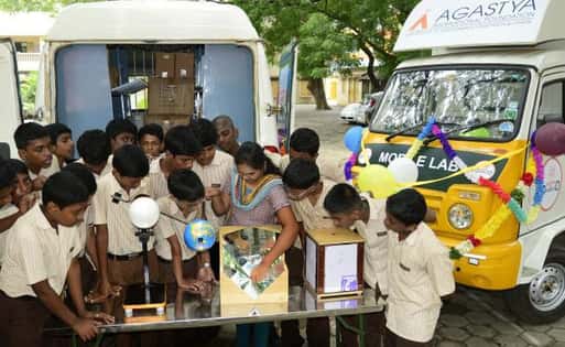 Mobile Science Lab by Infosys and Agastya | CollegeDekho