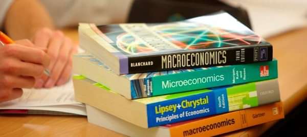 Top 10 Economics Colleges in Delhi University | CollegeDekho
